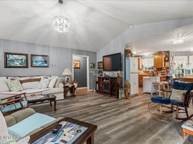 2039 E Highway 322
