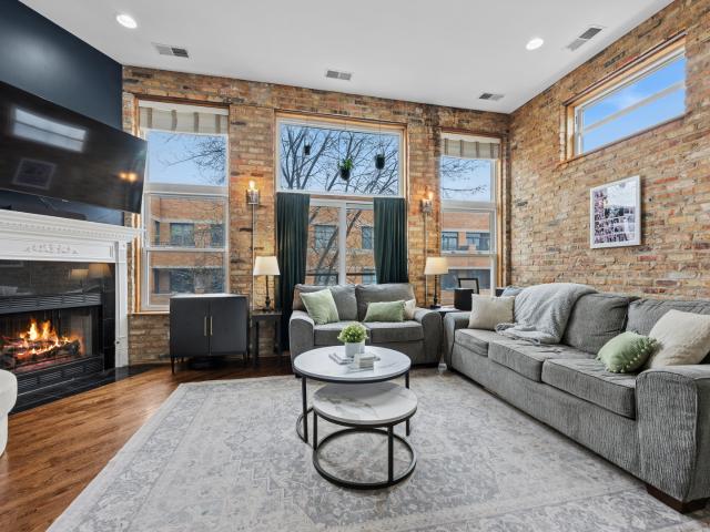 2039 W Belmont Ave, Unit 3, Chicago, IL 60618 | MLS #12617 | Compass