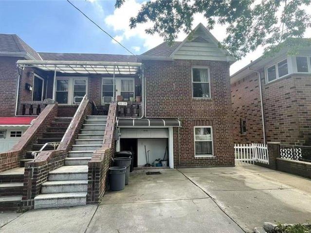 2039 150th St, Whitestone, NY 11357