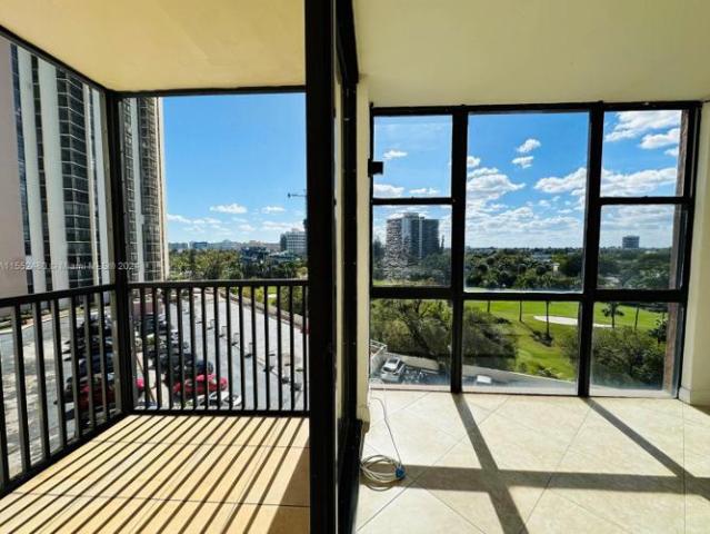 20301 W Country Club Dr #729, Aventura, FL 33180
