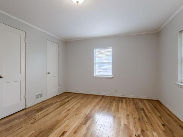 2030/2034 South St Duplex 2 Bedroom Apartment for Rent at 2030/2034 South St, Lincoln, NE 68502 Irvingdale