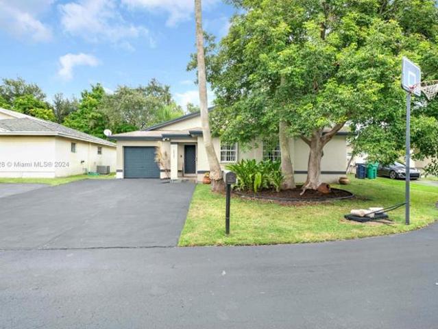 20305 SW 86th Ct, Cutler Bay, FL 33189