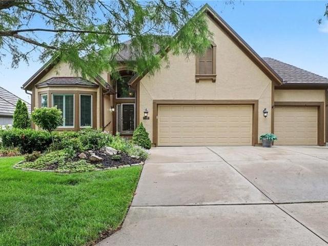 20306 W 99th Ter, Lenexa, KS 66220