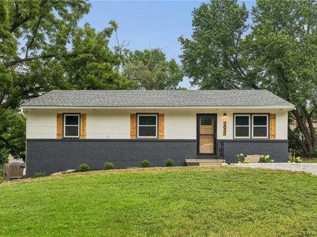 2030 NW 50th St, Kansas City, MO 64151