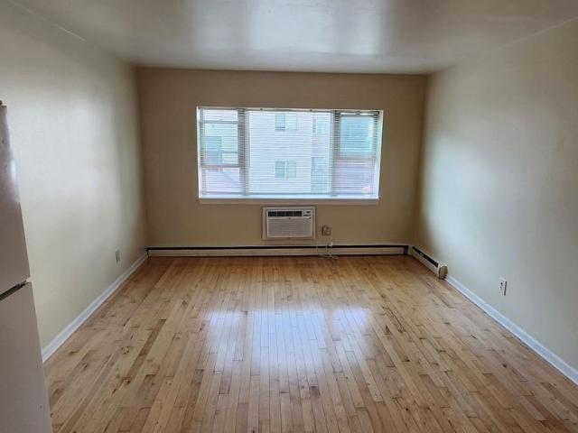 2030 N. Oakland Ave. 2 Bedroom Apartment for Rent at 2030 N Oakland Ave, Milwaukee, WI 53202 Lower East Side