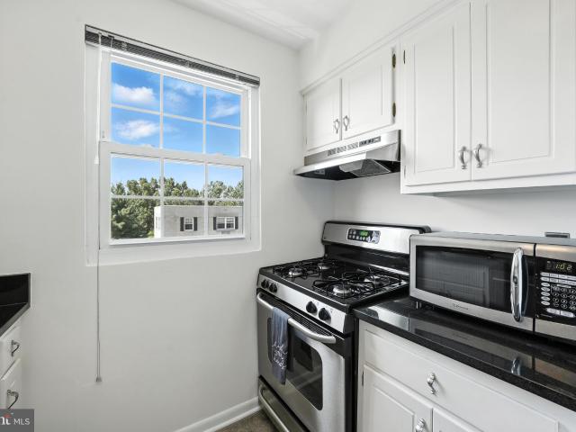 2030 N Vermont St, Unit 304, Arlington, VA 22207 | MLS #VAAR2076