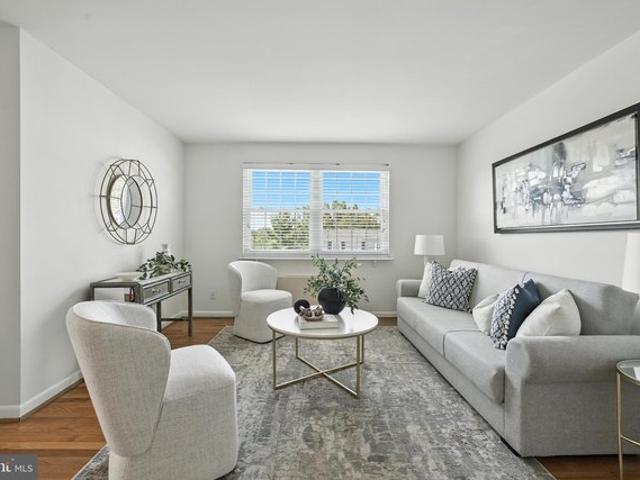 2030 N Vermont St Apt 304, Arlington, VA 22207