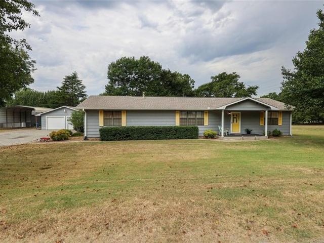 2030 Castlerock Dr, Sulphur, OK 73086