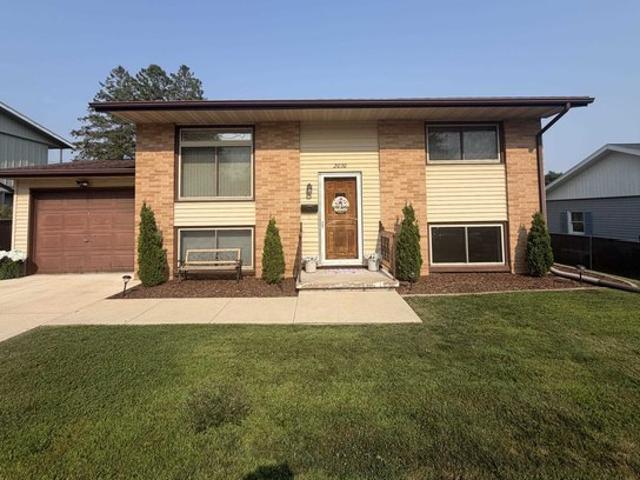 2030 Key Largo Dr, Dubuque, IA 52002