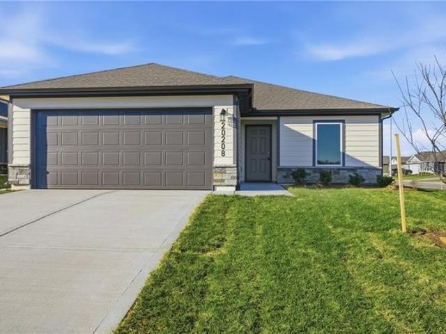 20313 W 195th St, Spring Hill, KS 66083