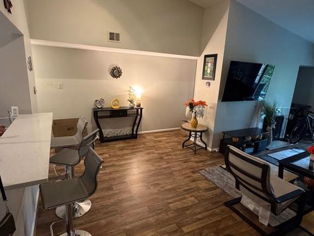 20313 Beaconfield Terrace # 201