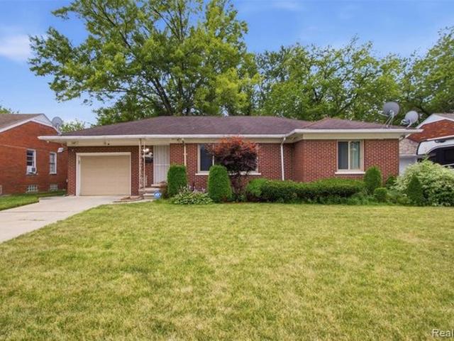 20310 Woodside St, Harper Woods, MI 48225