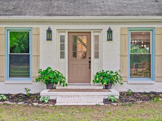 2031/2 Maple Hill Rd
