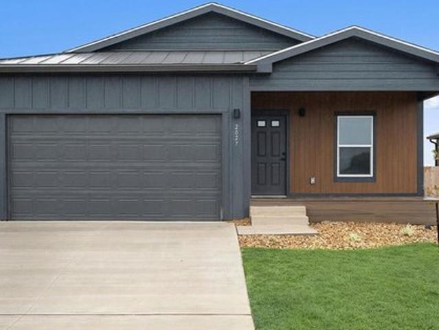 2031 Applewood Dr, Lockhart, TX 78644