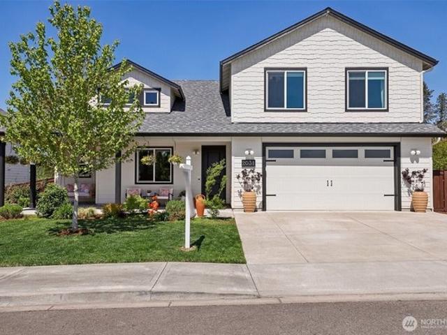 2031 E 9th St, La Center, WA 98629