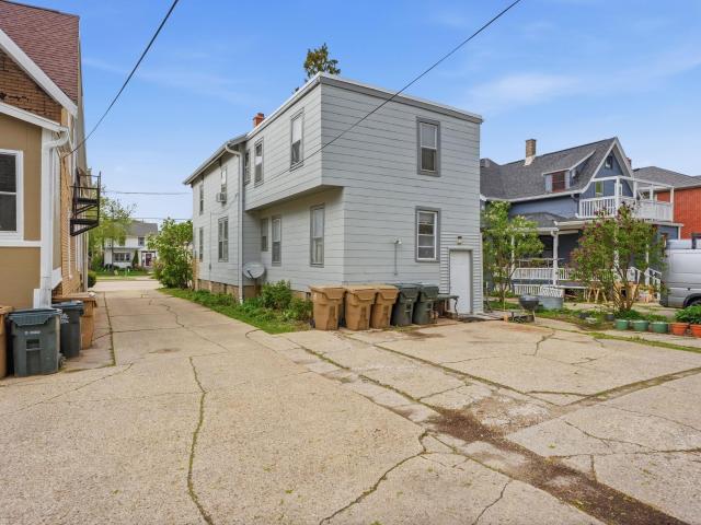 2031 E Washington Avenue
