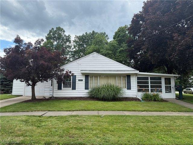 2031 Hillside Ter, Akron, OH 44305