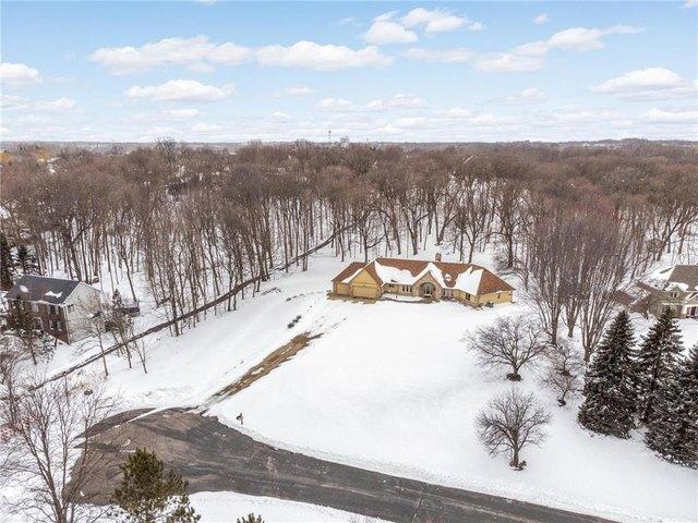 2031 Timberwood Dr, Chanhassen, MN 55317