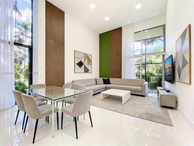 20329 W Country Club Dr Unit TH10, Aventura, FL 33180