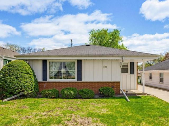 2032 N 114th St, Wauwatosa, WI 53226