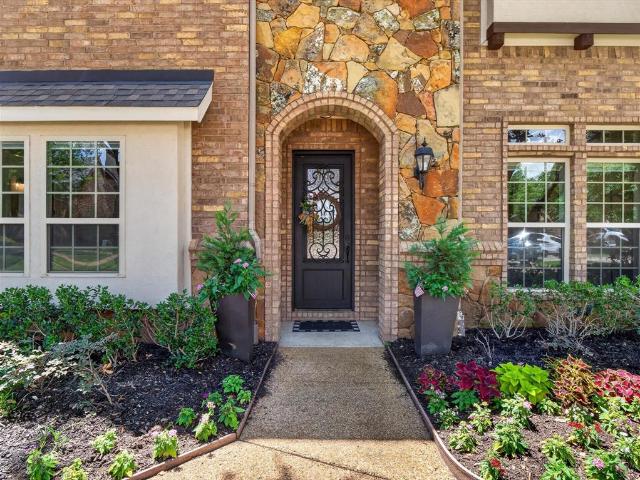 2032 Churchill Downs Lane