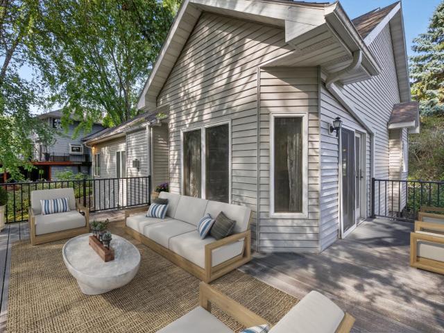 2032 Fox Valley Drive SW