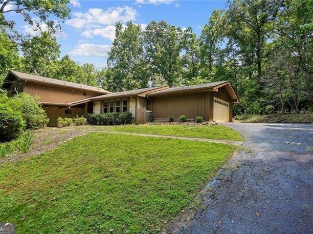 2032 Gunstock Dr, Tucker, GA 30087