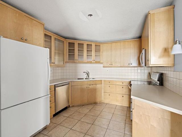2032 Harmon Cove Tower Unit 2032, Secaucus, NJ 07094