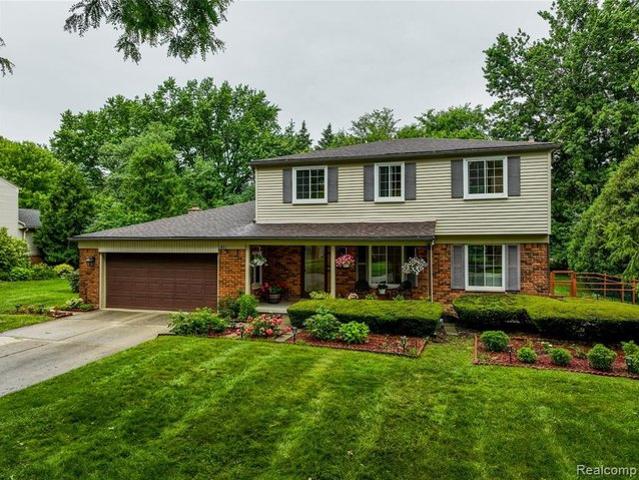 2032 Kristin Dr, Troy, MI 48084