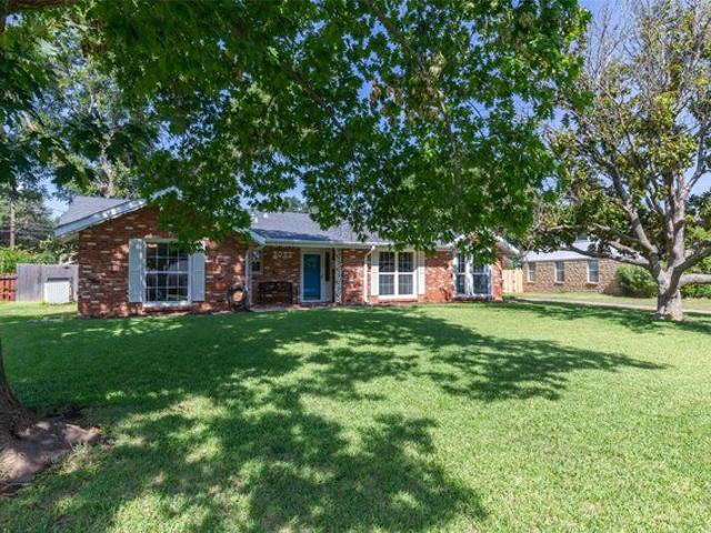 2032 Regent Dr, Abilene, TX 79605