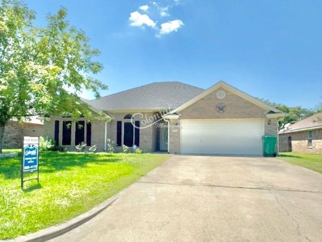 2032 STONEHENGE DR, 4 beds, 2 full baths