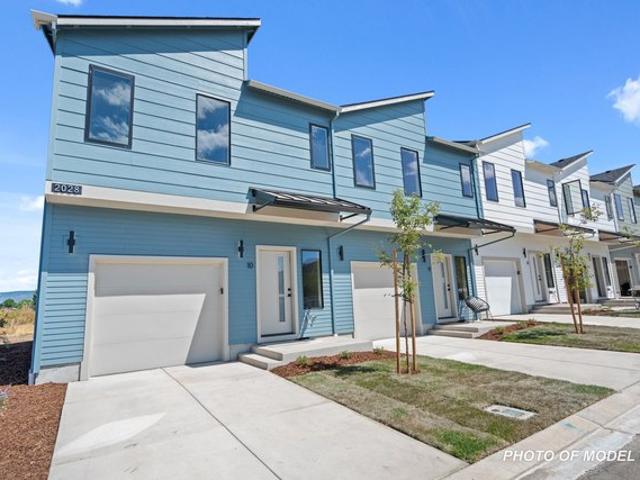 2032 Sunset Dr Unit 1, Medford, OR 97501