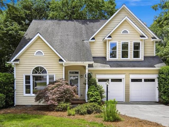 2032 Williamsburg Manor Ct, Winston Salem, NC 27103