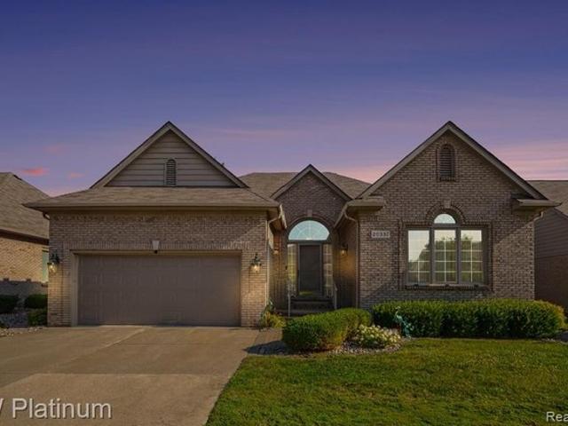 20337 Laurel Creek Dr, Macomb Township, MI 48044