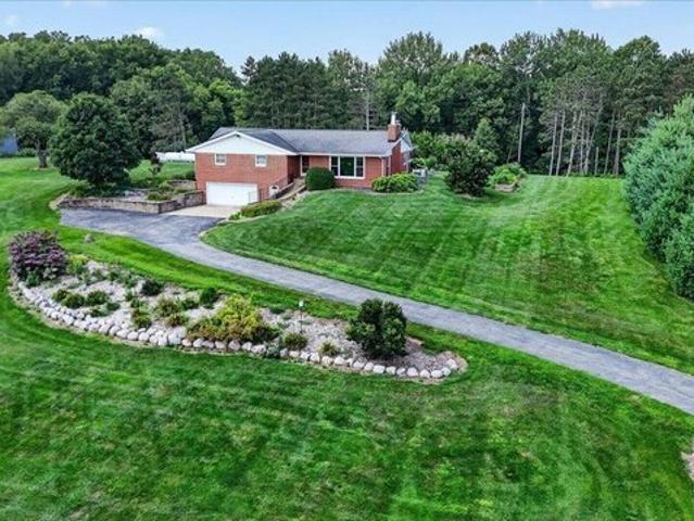 2033 McQueen Rd, Pleasant Plains, IL 62677