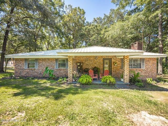 2033 Bass Dr, Vancleave, MS 39565