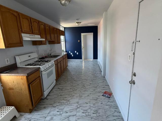 2033 Bergenline Ave # 3R