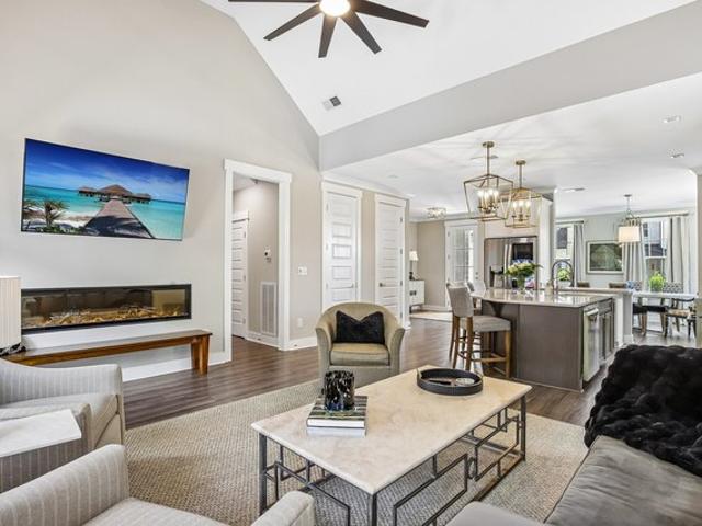 2033 Blackstone Dr, Hendersonville, TN 37075