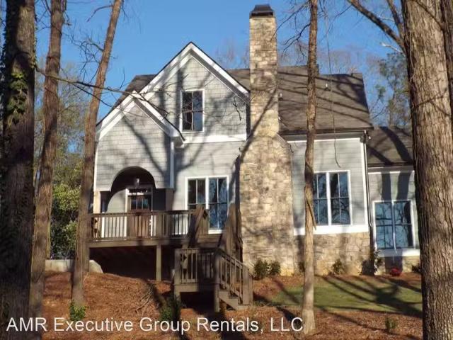 2033 Cherokee Dr. 2033 Cherokee Dr