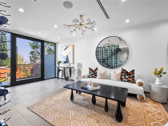 2033 Glencoe