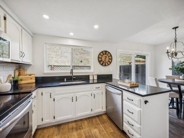 2033 Hawthorne Ter, Novato, CA 94945