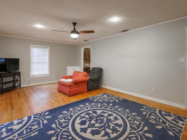 2033 Highland Avenue