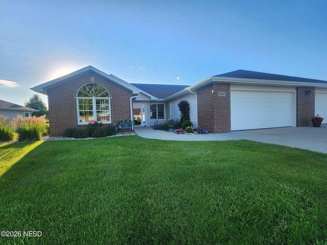 2033 Palisades Ln, Watertown, SD 57201