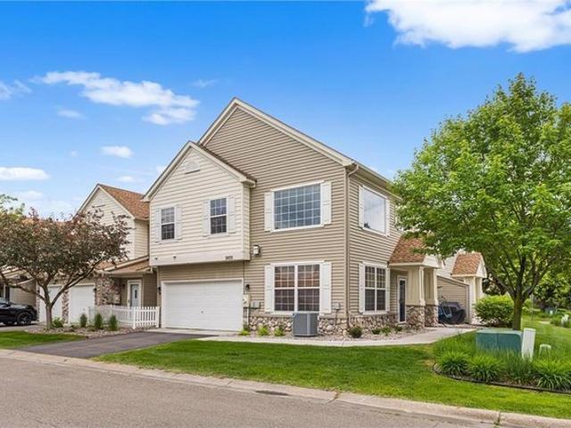 2033 Poppy Dr, Chanhassen, MN 55317