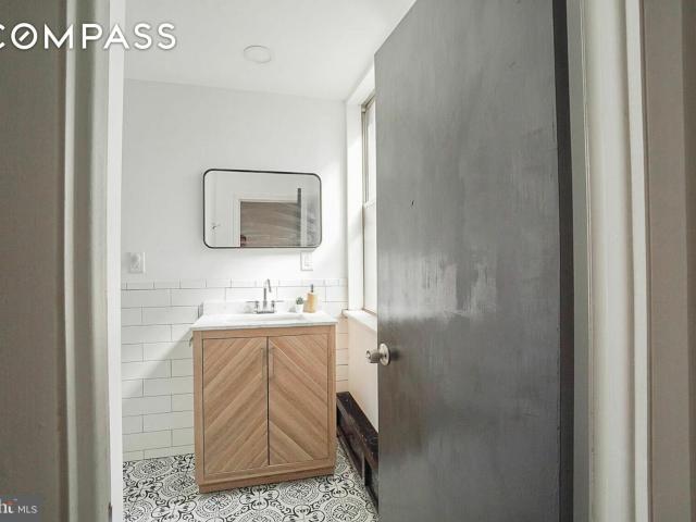 2033 S Watts St, Philadelphia, PA