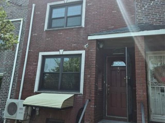 2033 28th St, Astoria, NY 11105