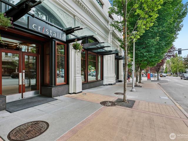 2033 2nd Avenue # 2008