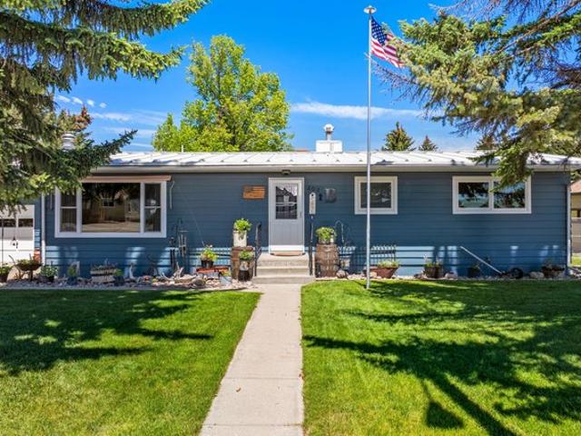 203 3rd Ave SW, Fairfield, MT 59436