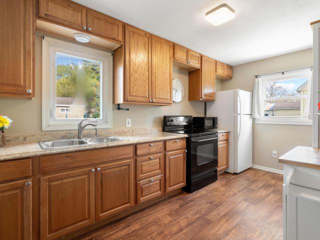 203 16th Street SE