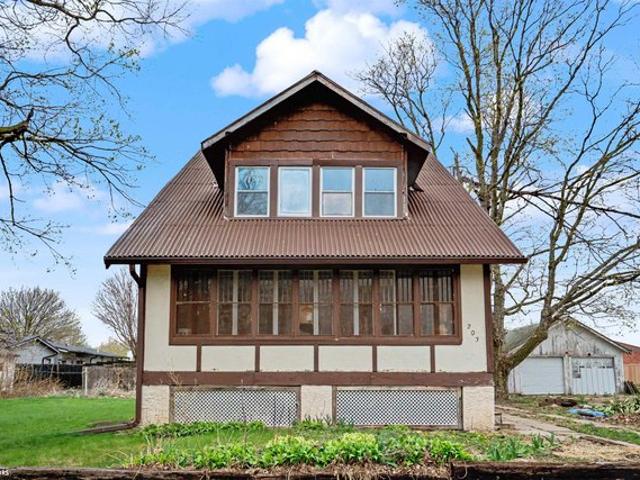 203 2nd St SE, State Center, IA 50247